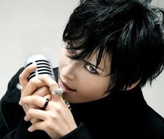 GACKT個人資料簡介_GACKT圖片寫真_生活照_家庭背景-明星庫劇情網